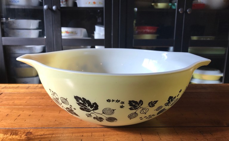 10 Tips for Thrifting Vintage Pyrex – Thrifted Kitchen